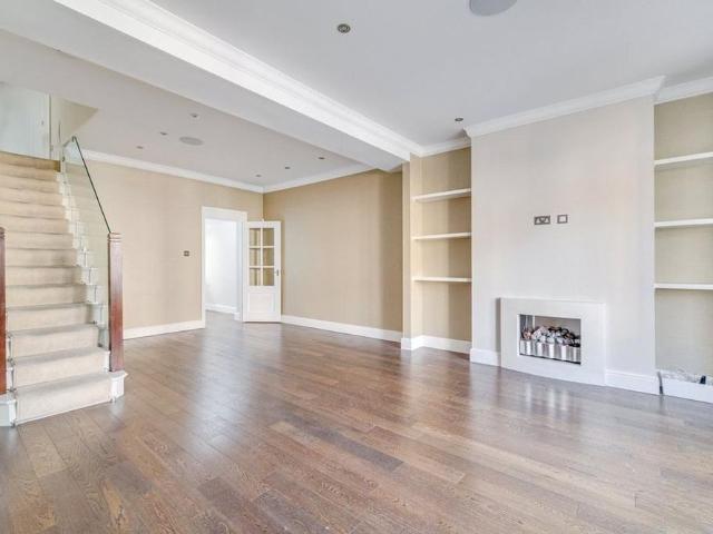 4 bedroom terraced house to rent