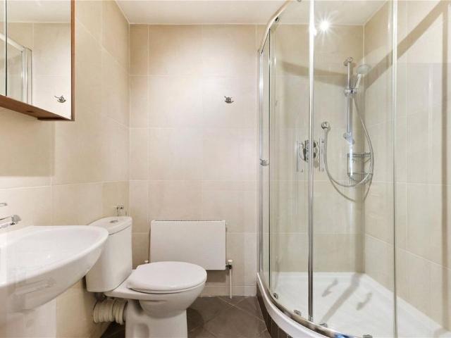 4 bedroom terraced house to rent