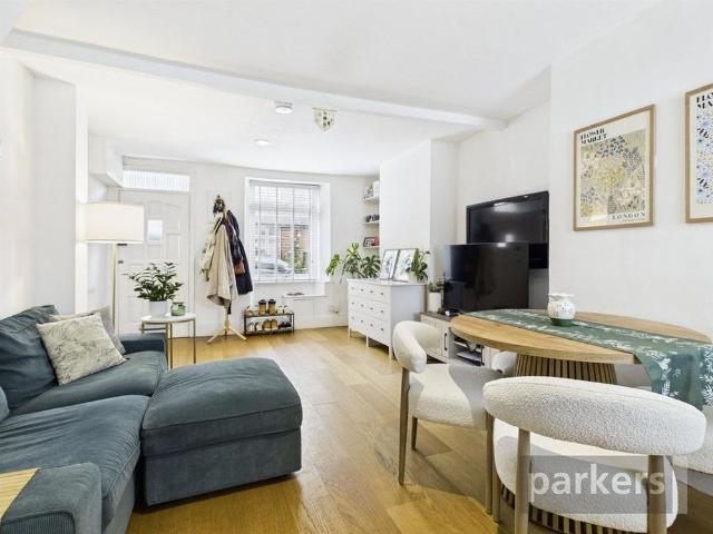 4 bedroom terraced house to rent