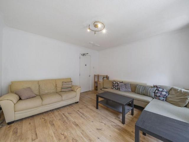 4 bedroom terraced house to rent