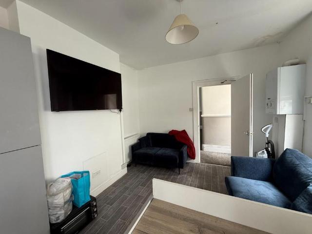 4 bedroom terraced house to rent