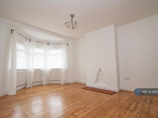 4 bedroom terraced house to rent
