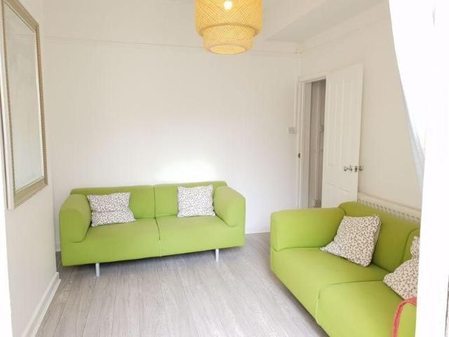 4 bedroom terraced house to rent