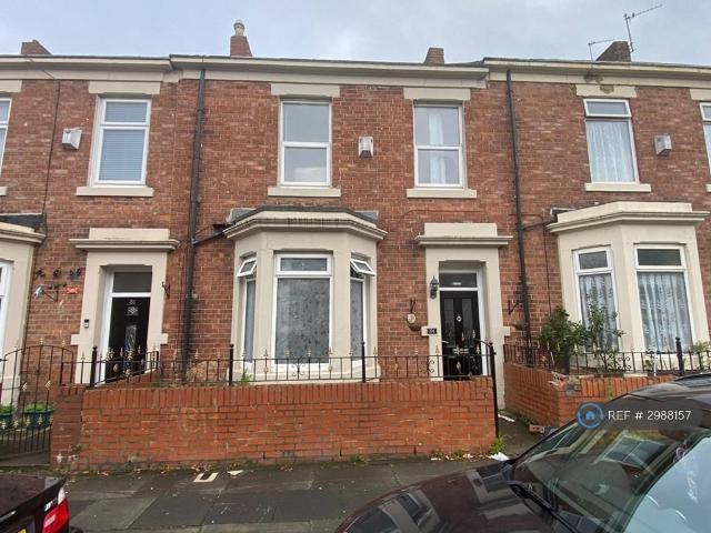 4 bedroom terraced house to rent