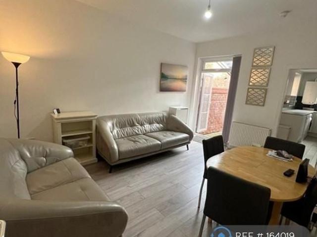 4 bedroom terraced house to rent