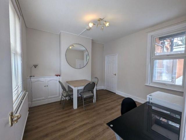 4 bedroom terraced house to rent