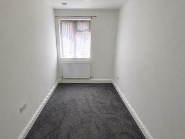 4 bedroom terraced house to rent