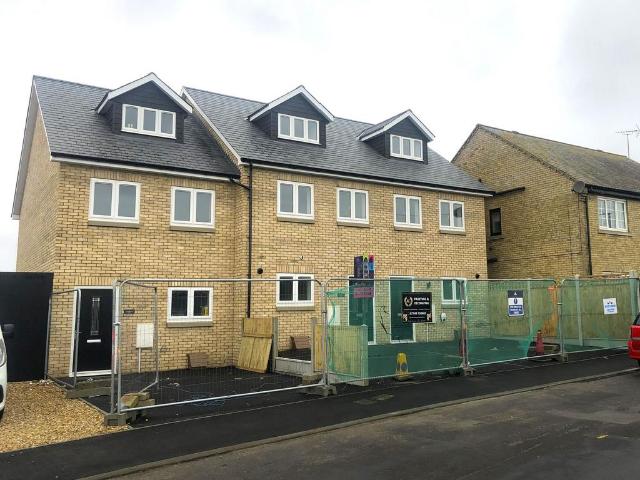 4 bedroom terraced house to rent
