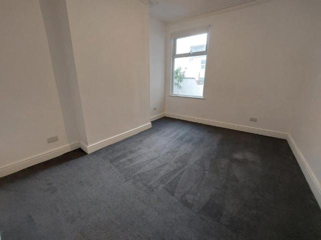 4 bedroom terraced house to rent