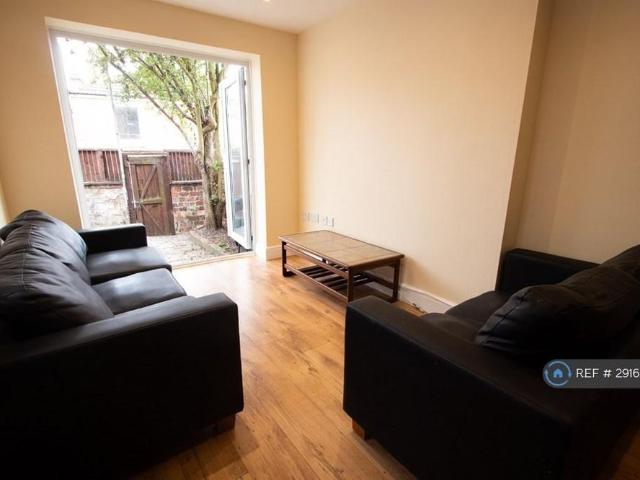 4 bedroom terraced house to rent