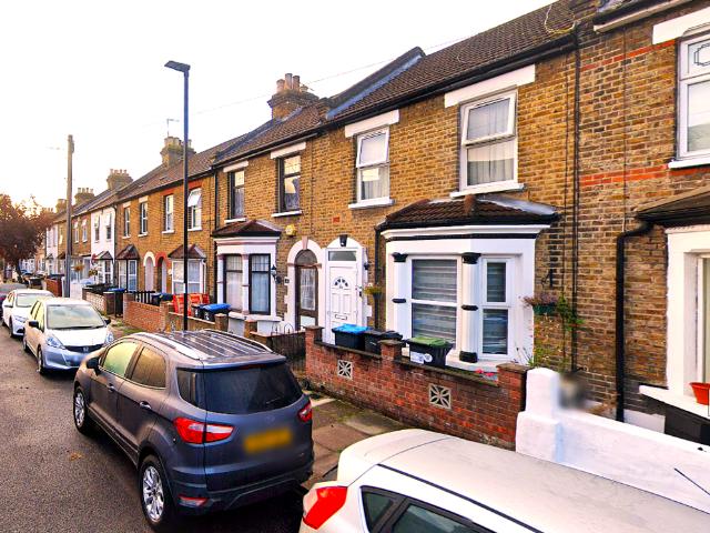 4 bedroom terraced house to rent