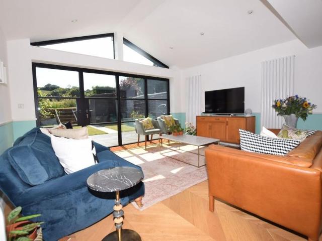 4 bedroom terraced house to rent