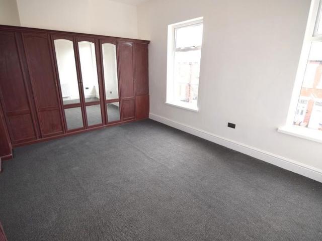 4 bedroom terraced house to rent