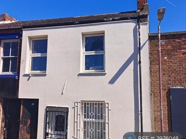 4 bedroom terraced house to rent