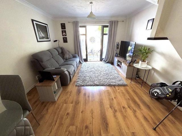 4 bedroom terraced house to rent