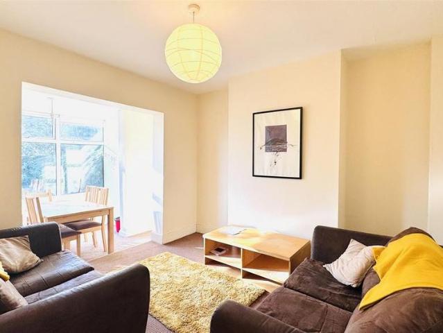 4 bedroom terraced house to rent