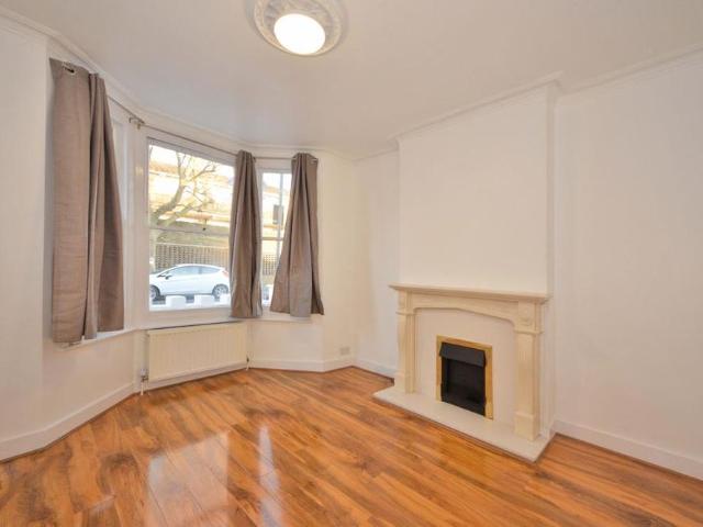 4 bedroom terraced house to rent