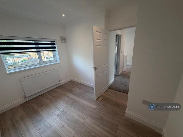 4 bedroom terraced house to rent