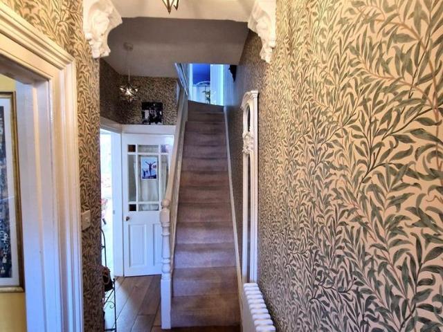 4 bedroom terraced house to rent