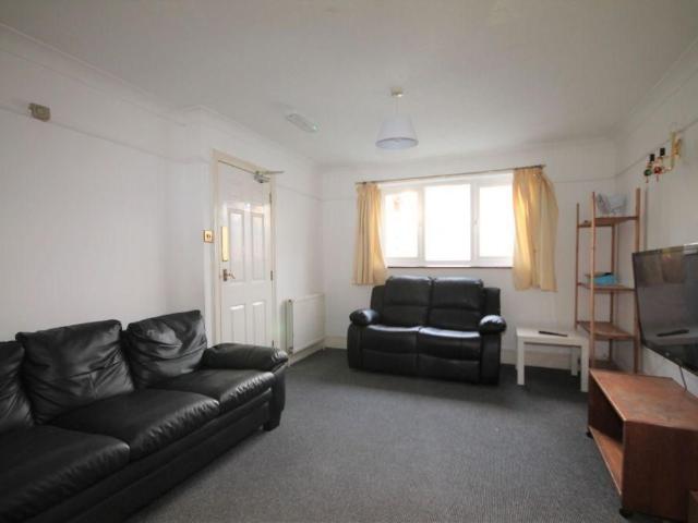 4 bedroom terraced house to rent