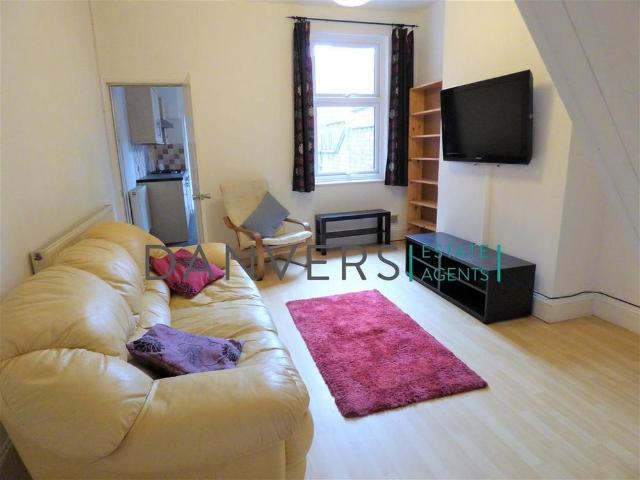 4 bedroom terraced house to rent