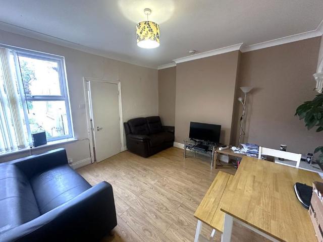 4 bedroom terraced house to rent