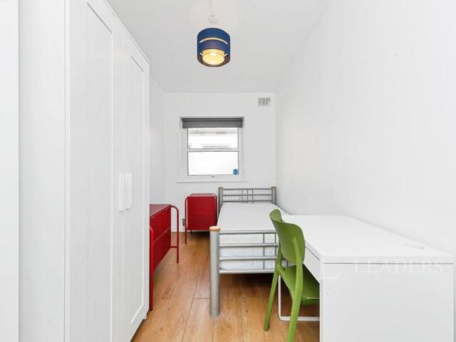 4 bedroom terraced house to rent
