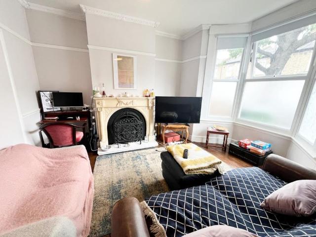 4 bedroom terraced house to rent