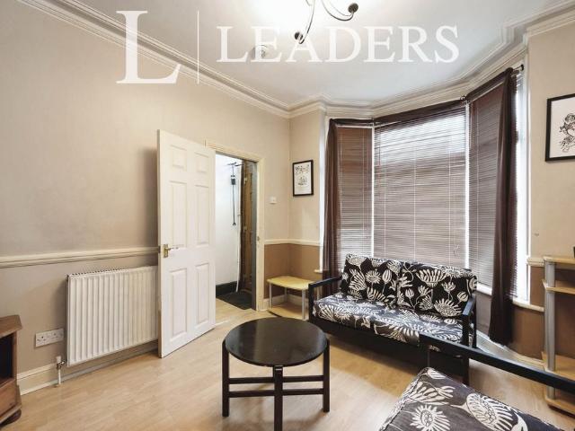 4 bedroom terraced house to rent