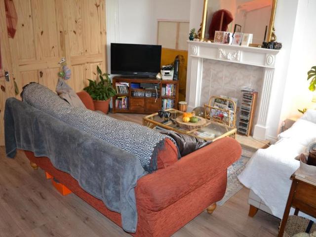 4 bedroom terraced house to rent