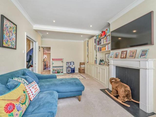 4 bedroom terraced house to rent