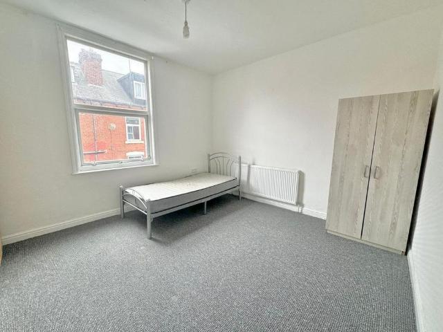 4 bedroom terraced house to rent