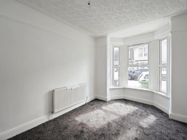 4 bedroom terraced house to rent