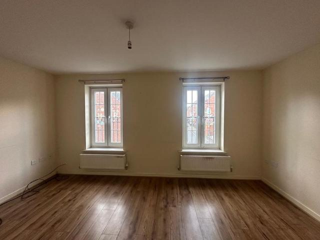 4 bedroom terraced house to rent