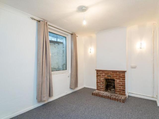 4 bedroom terraced house to rent