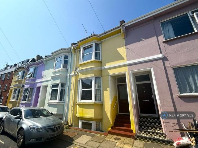 4 bedroom terraced house to rent