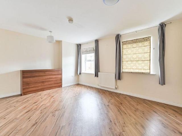 4 bedroom terraced house to rent