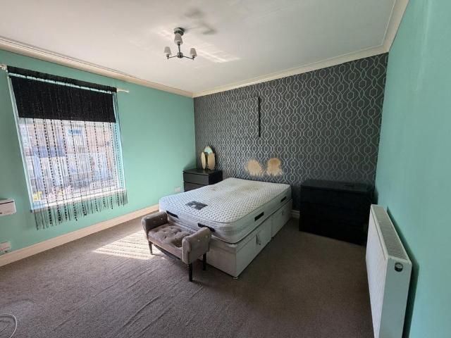 4 bedroom terraced house to rent
