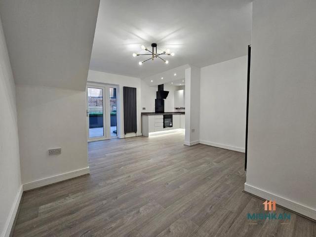 4 bedroom terraced house to rent