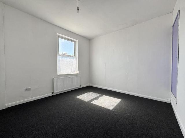 4 bedroom terraced house to rent