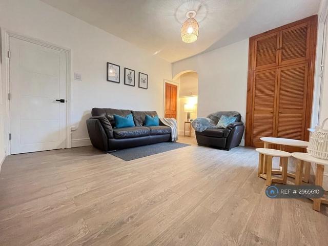 4 bedroom terraced house to rent