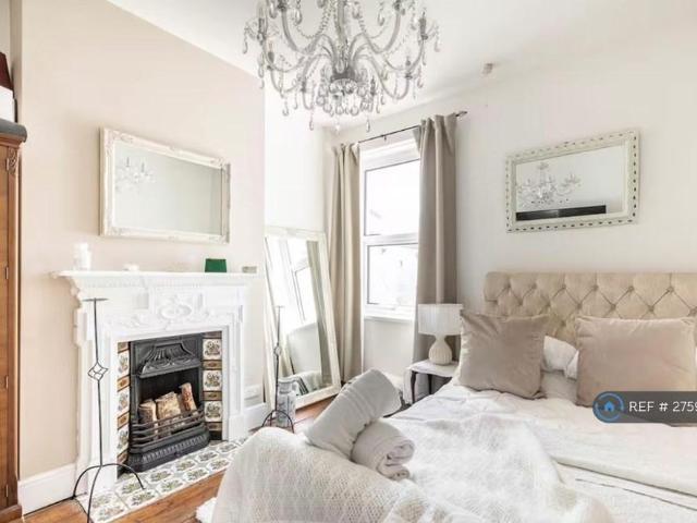 4 bedroom terraced house to rent