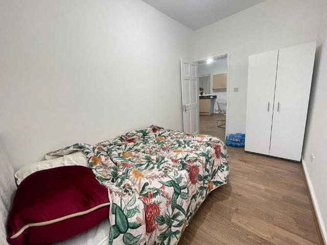 4 bedroom terraced house to rent