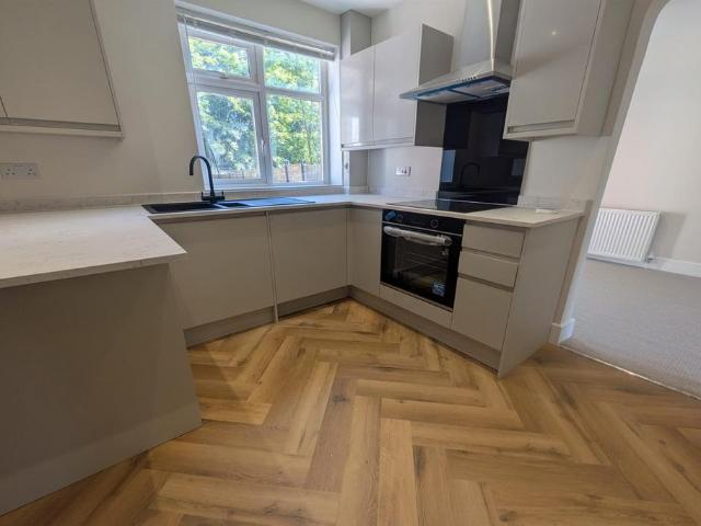 4 bedroom terraced house to rent