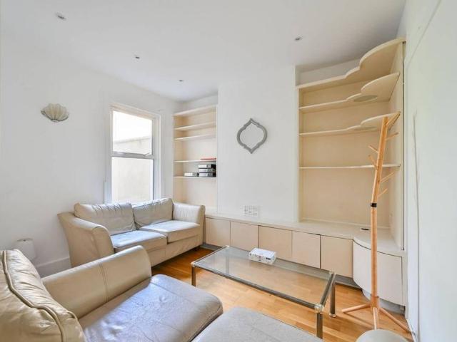 4 bedroom terraced house to rent