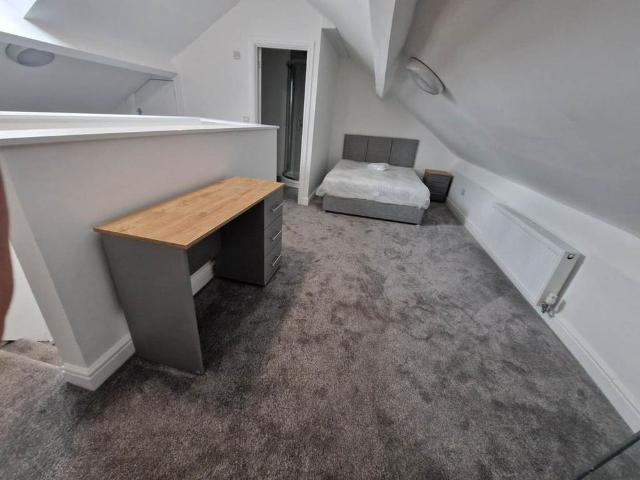 4 bedroom terraced house to rent