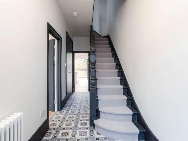 4 bedroom terraced house to rent