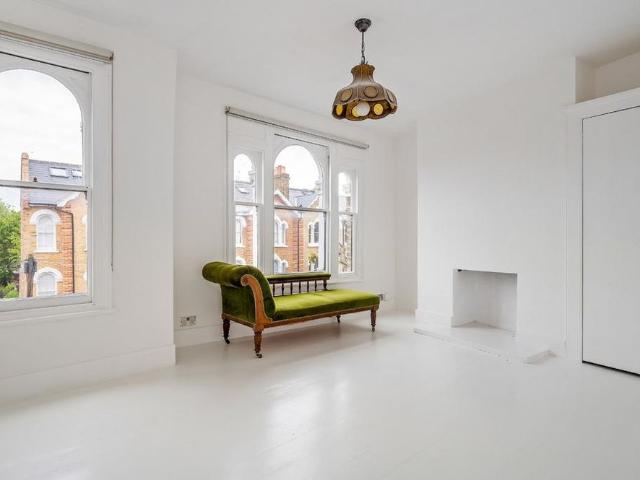 4 bedroom terraced house to rent