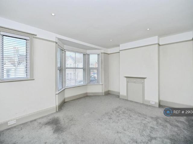4 bedroom terraced house to rent