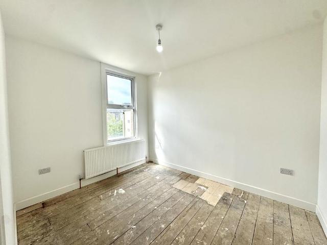 4 bedroom terraced house to rent